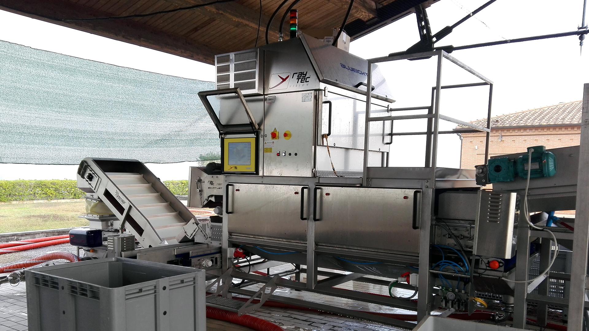 Grape sorting machine Dionysos by Raytec Vision : discover more!